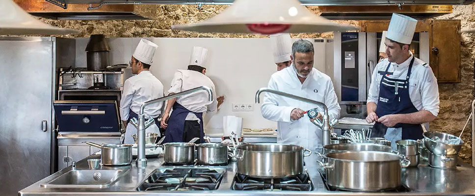 Ángel León estrena el Máster del Mar by Aponiente